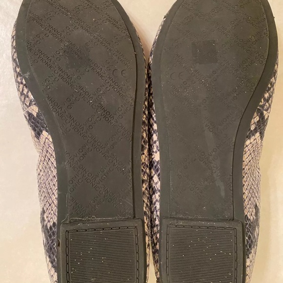 Vionic | Shoes | Vionic Minna Boa Snakeskin Flats Cap Toe Career Casual ...